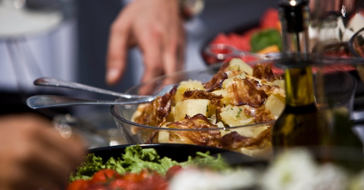 3 Tips for Hosting an Outstanding Church Dinner or Potluck ...